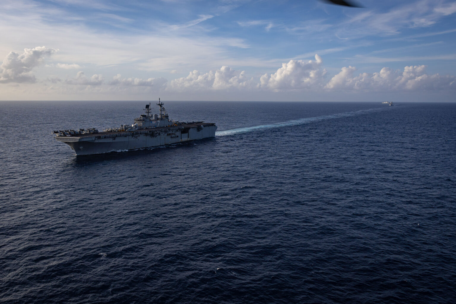 EEUU publica primeras imágenes del USS Iwo Jima en el Caribe - El ...